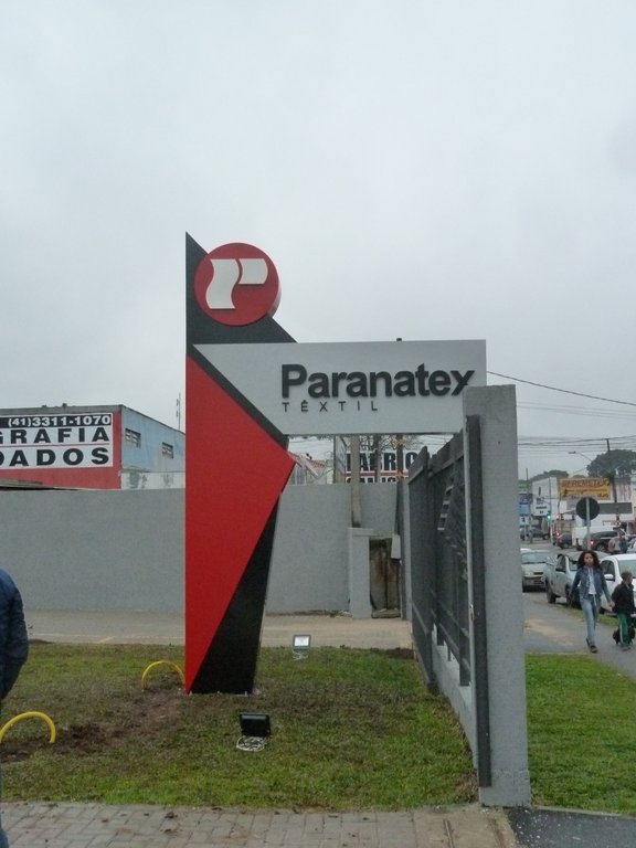 Totens e painéis - Comunicação Visual em Curitiba - Ilumix